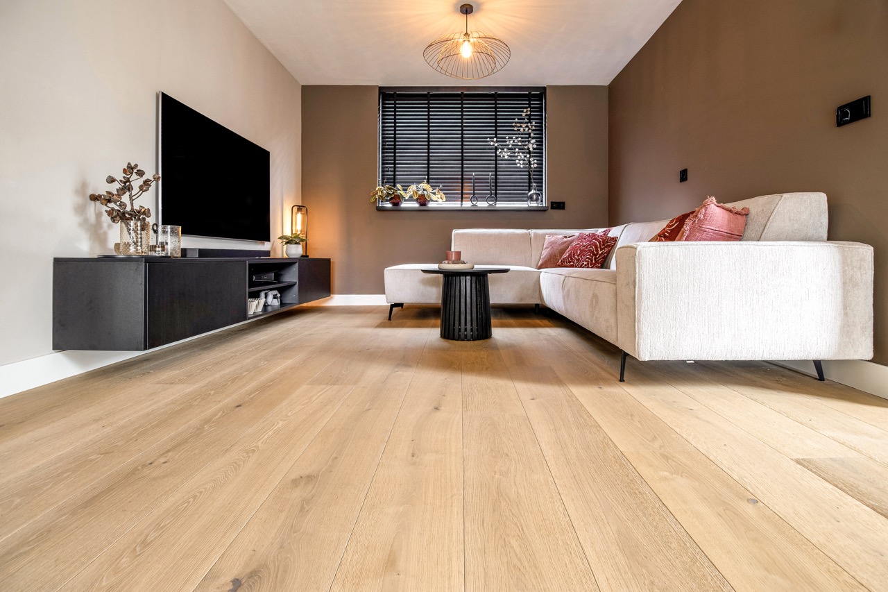 Rustic oak flooring as a calm foundation - T&G Wood International BV